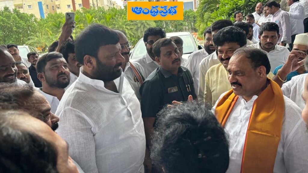 HYD| జై హింద్ యాత్ర ర్యాలీ, సభ వేదికను ప‌ర్య‌వేక్షించిన టీపీసీసీ చీఫ్ ...
